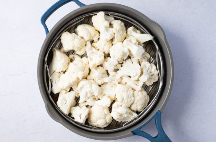 Steamed Cauliflower with Olive Oil and Herbs - Easy Healthy Recipes