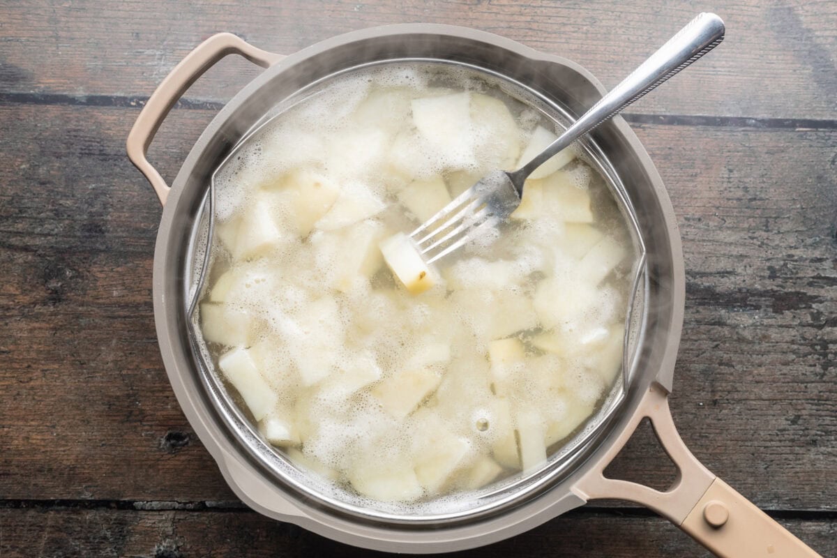 How To Blanch Potatoes (Step-By-Step with Photos and Video) - Easy ...