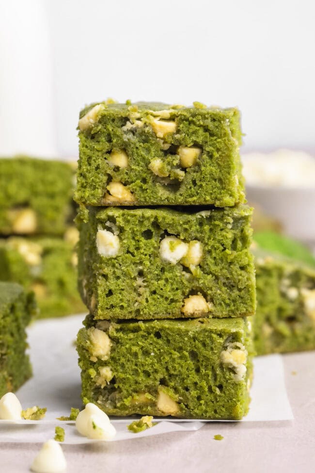 Matcha Brownies with White Chocolate Chips - Easy Healthy Recipes